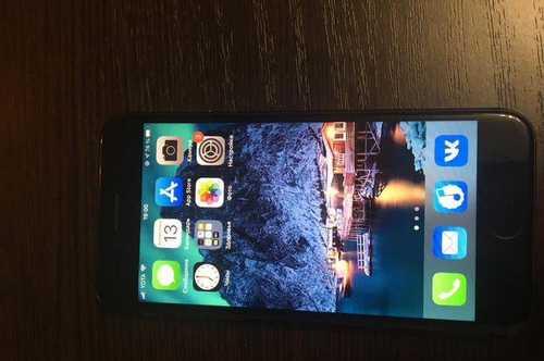 Телефон iPhone8