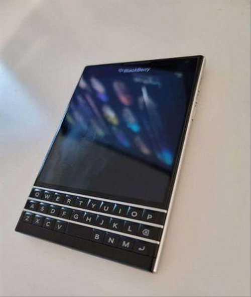Телефон BlackBerry Passport