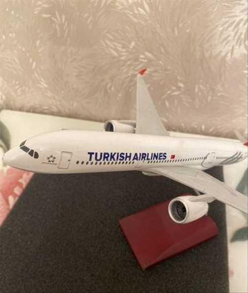 Модель пассажирского самолета Turkish Airlines