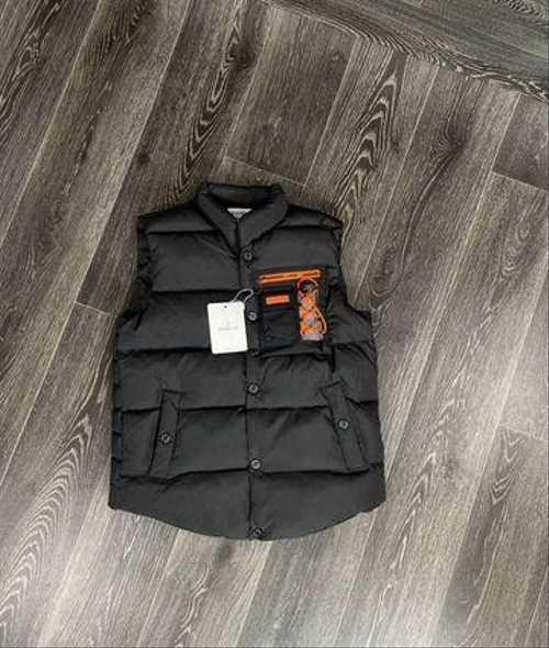 Утепленная жилетка Moncler