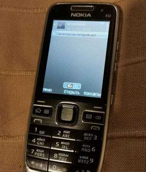 Телефон Nokia E52