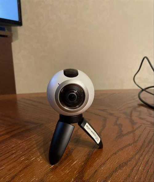 Видеокамера экшн Samsung Gear 360 (SM-C200)