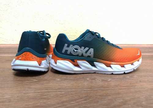 Кроссовки hoka