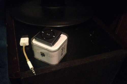 Apple iPod Shuffle 2GB космический
