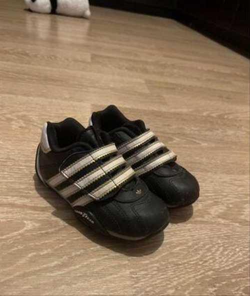 Кроссовки Adidas