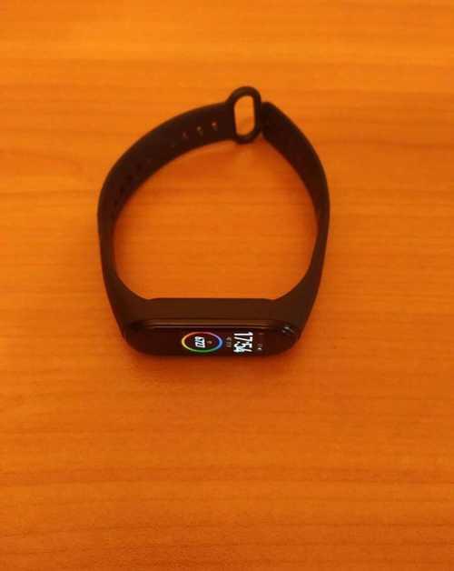 Фитнес браслет Xiaomi Mi Band 4