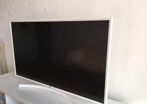 Телевизор LED LG43UK6390 белый