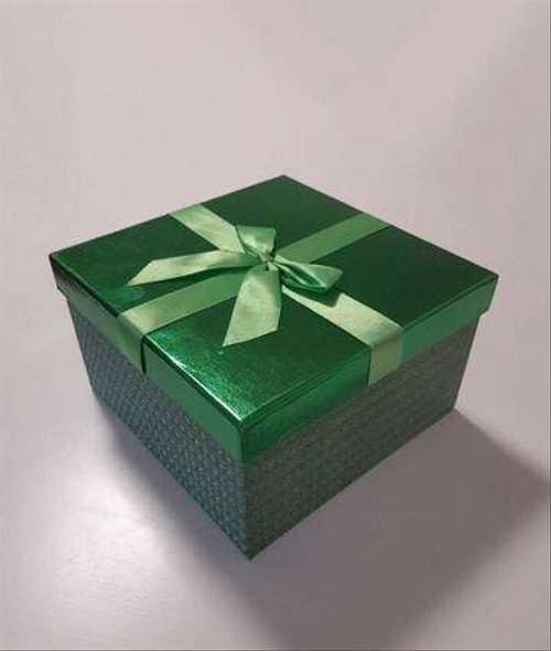 Подарочная картонная коробка (упаковка)