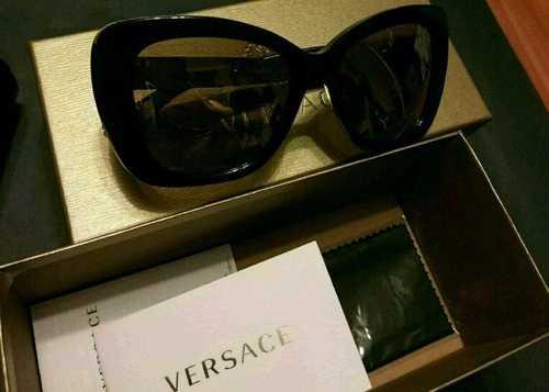 Солнцезащитные очки Versace