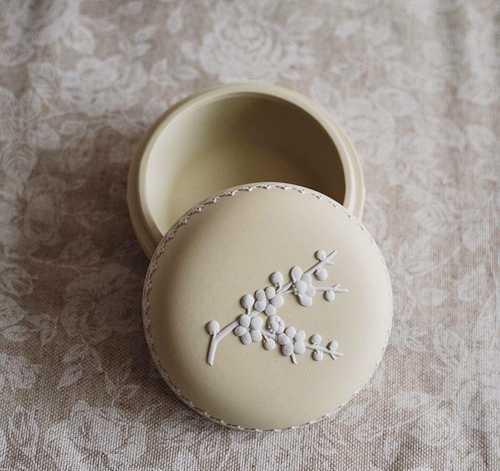 Wedgwood Шкатулка японская слива, Англия, 1980 г