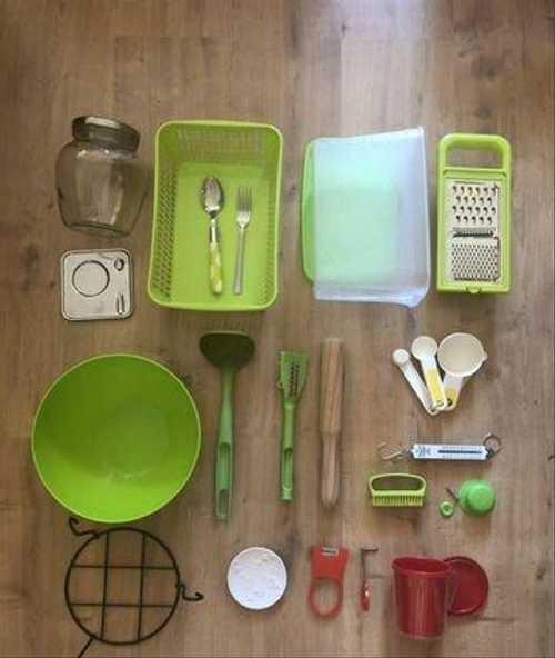 Набор зеленых аксессуаров для кухни
