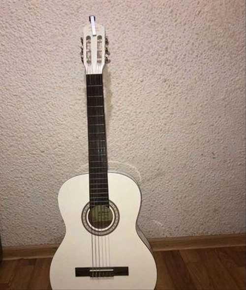 Классическая гитара Amati