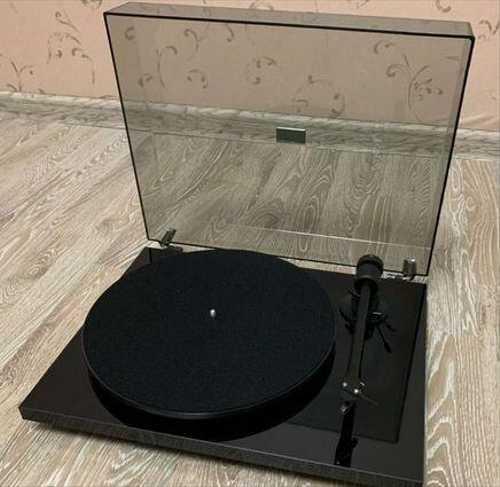 Виниловый проигрыватель Pro-Ject T1