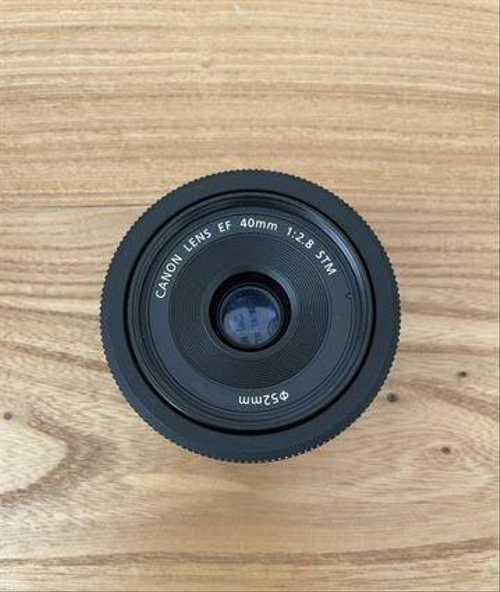 Объектив Canon 40 mm