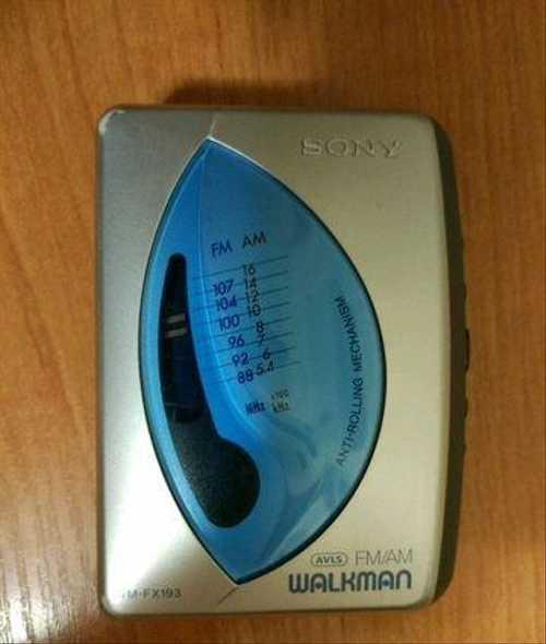 Аудиокассетный плеер Sony Walkman