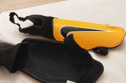 Футбольные щитки nike с липучкой и креплением к го