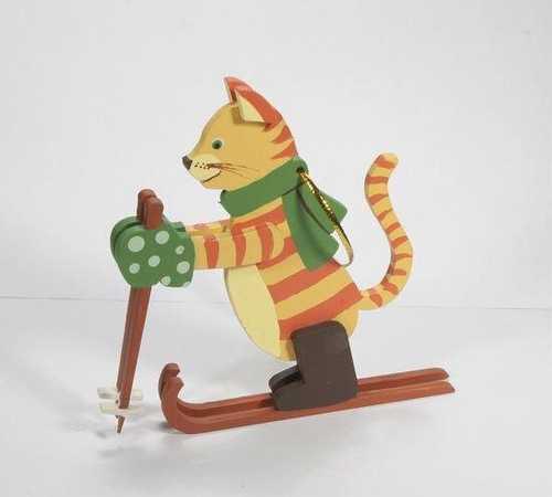 Сувенир или ёлочная игрушка Кошка на лыжах