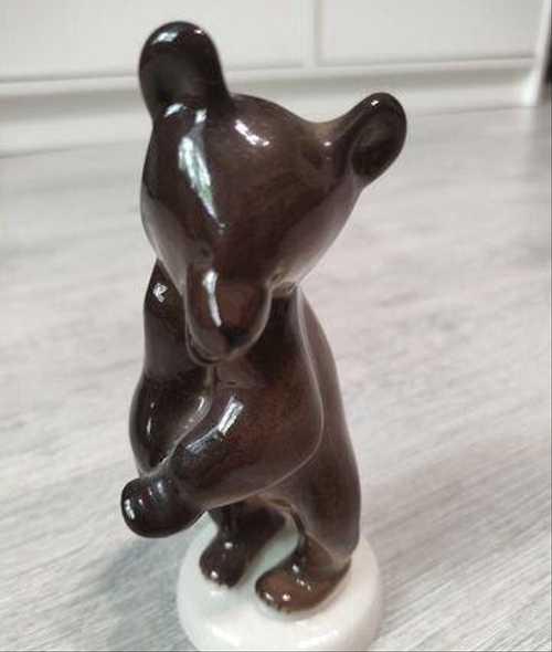 Бурый медведь статуэтка