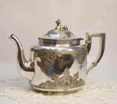 Meriden Britannia: посеребренный чайник с грифоном