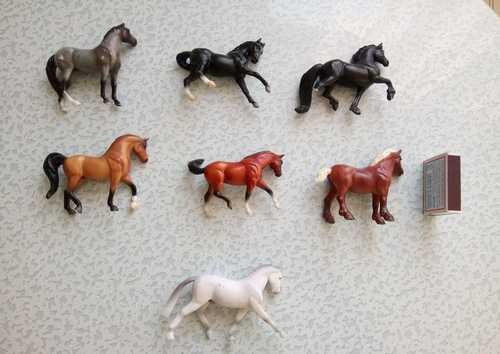 Фигурки лошадей Breyer