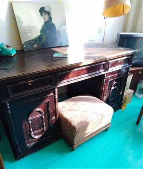 Старинный антикварный письменный стол. натуральное