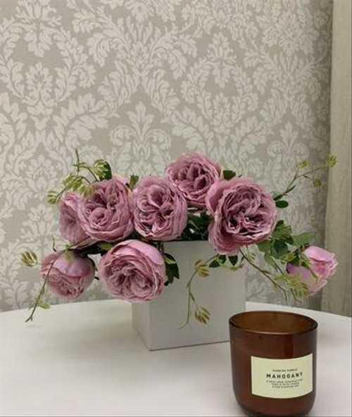 Букет искусственных цветов в коробке