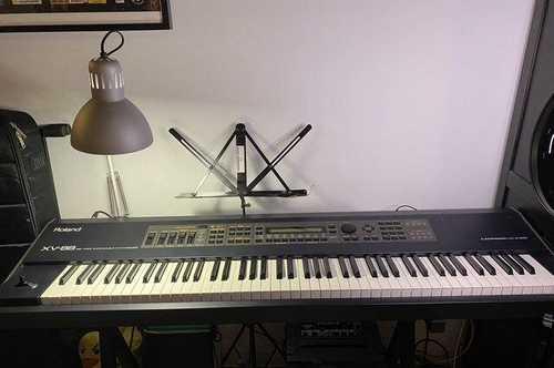 Roland XV-88 синтезатор с фортепианной клавиатурой