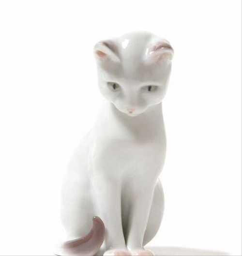 Фарфоровая фигура "Белый кот". Bing & Grondahl