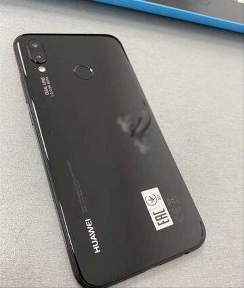 Телефон Huawei p20 lite 64gb+флеш карта 64gb
