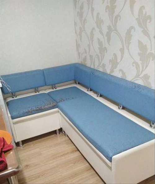 Кухонный мягкий уголок