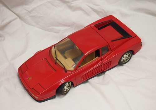 Модель автомобиля Ferrari Testarossa 1/18