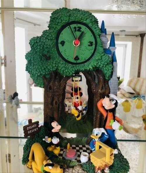 Часы Disneyland Hong Kong