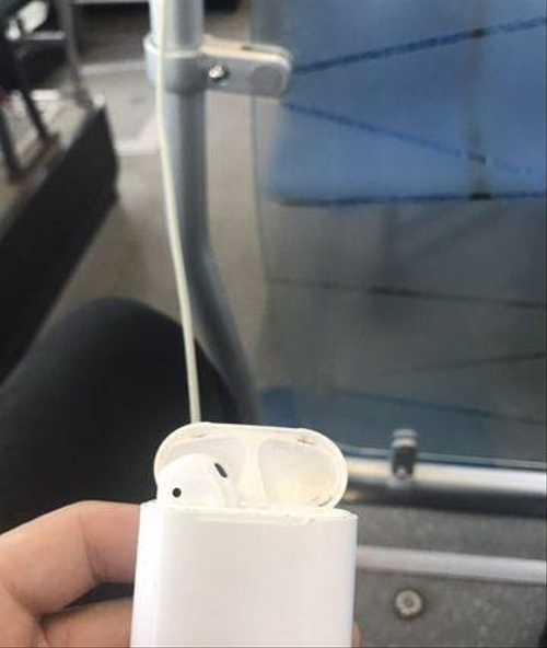 Airpods 1 наушник левый полурабочий