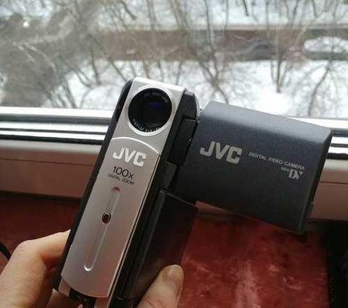 Цифровая кассетная видеокамера JVC