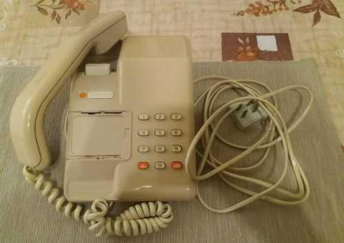 Старый телефонный аппарат
