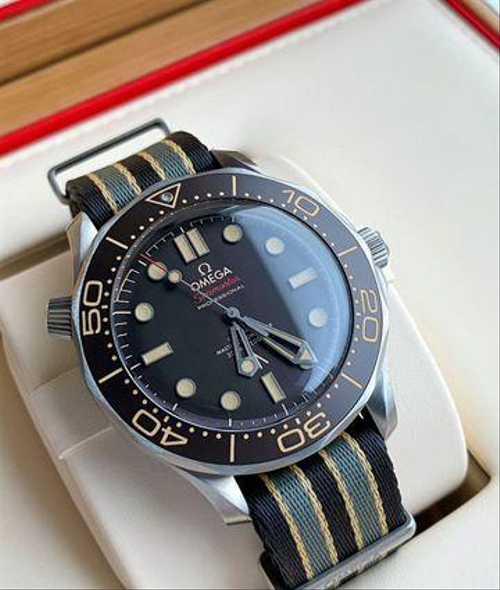 Omega Seamaster Diver 007 Edition. Б/у