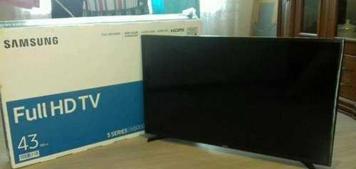 Телевизор Samsung UE43N5000AU в упаковке