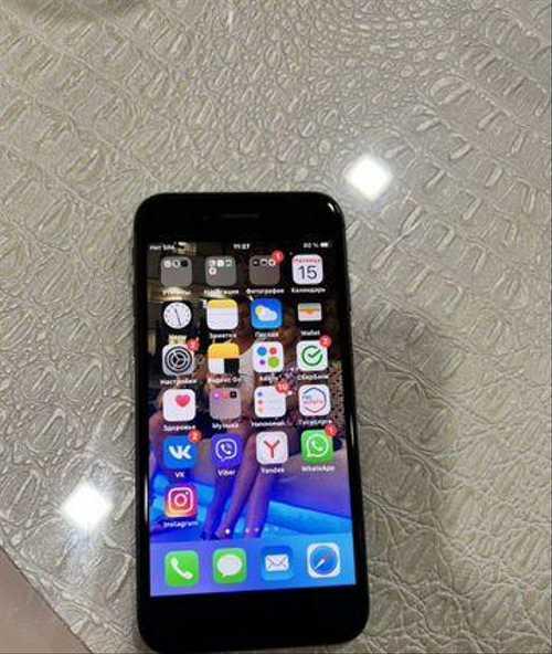 Телефон iPhone8 64