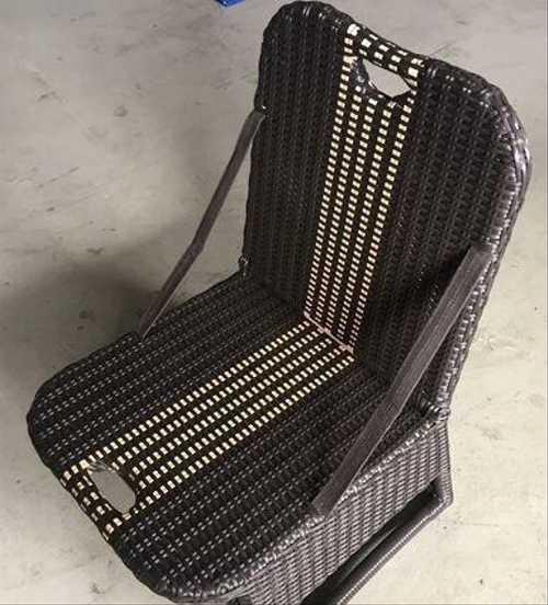Складной стул с ящиком из ротанга