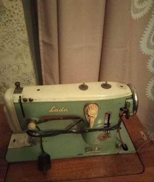 Винтажная швейная машинка LADA