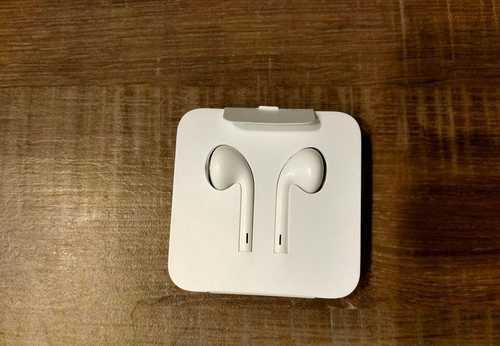 Наушники Apple EarPods с разъёмом Lightning