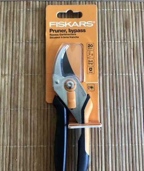 Секатор fiskars P331