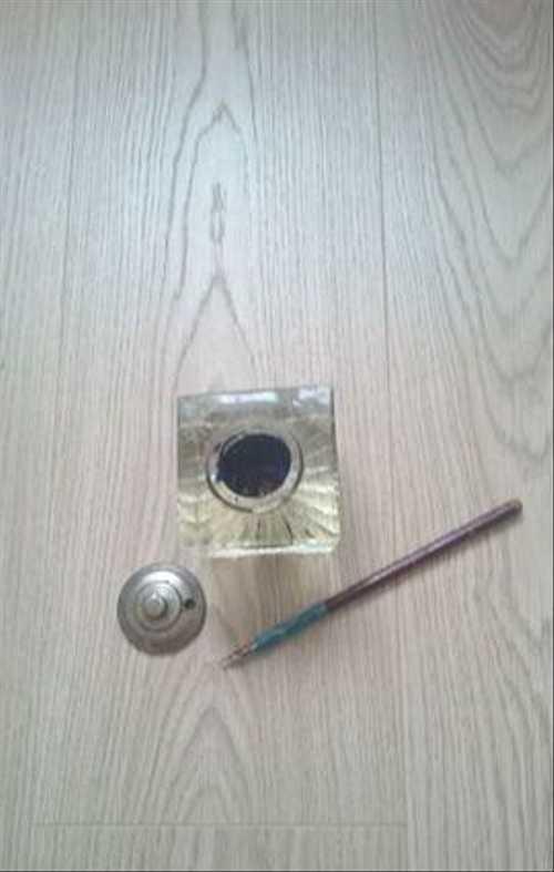 Чернильница с перьевой ручкой антиквариат