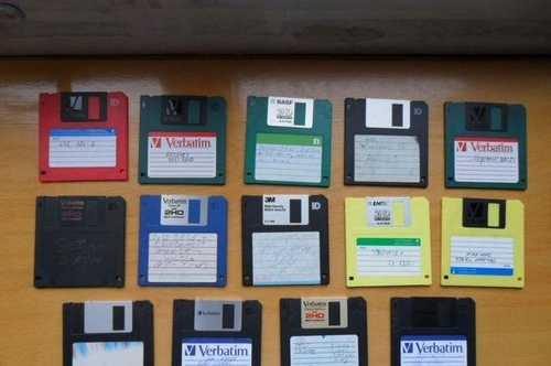 14 фирменных дискет 3.5", 1.44 MB