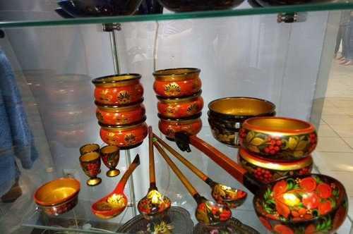 Набор посуды из хохломы