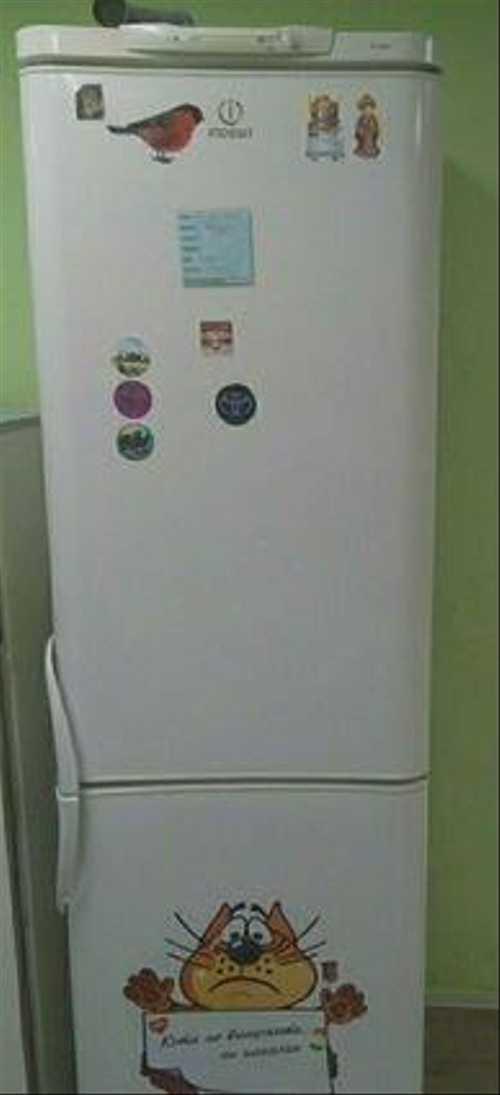 Индезит пермь. Индезит холодильник 2-х камерный. Холодильник Индезит 200 см. Холодильник 2 м Индезит.