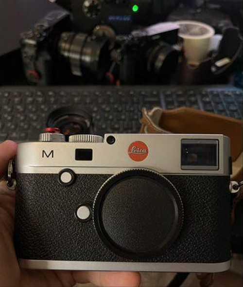 Leica M240 + 2 батареи + Чехол + EVF
