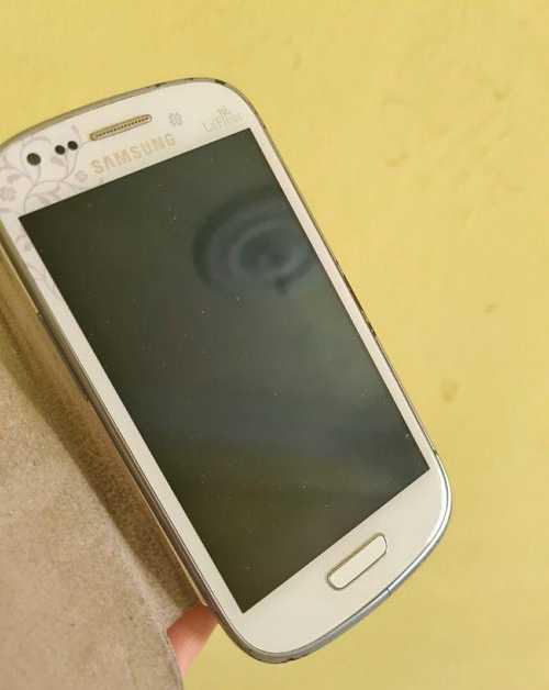 Телефон Samsung Galaxy S3 mini