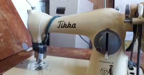 Швейная машинка Tikka в тумбе