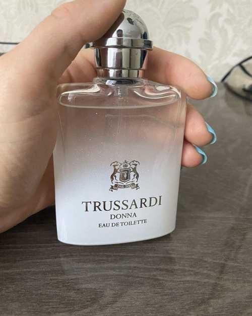 Trussardi donna 50. Trussardi Donna Eau. Труссарди Донна похожие. Сигареты Труссарди фото.